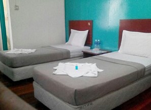 Quarto Twin Standard, 2 camas individuais | Secretária, ferro/tábua de engomar, Wi-fi grátis