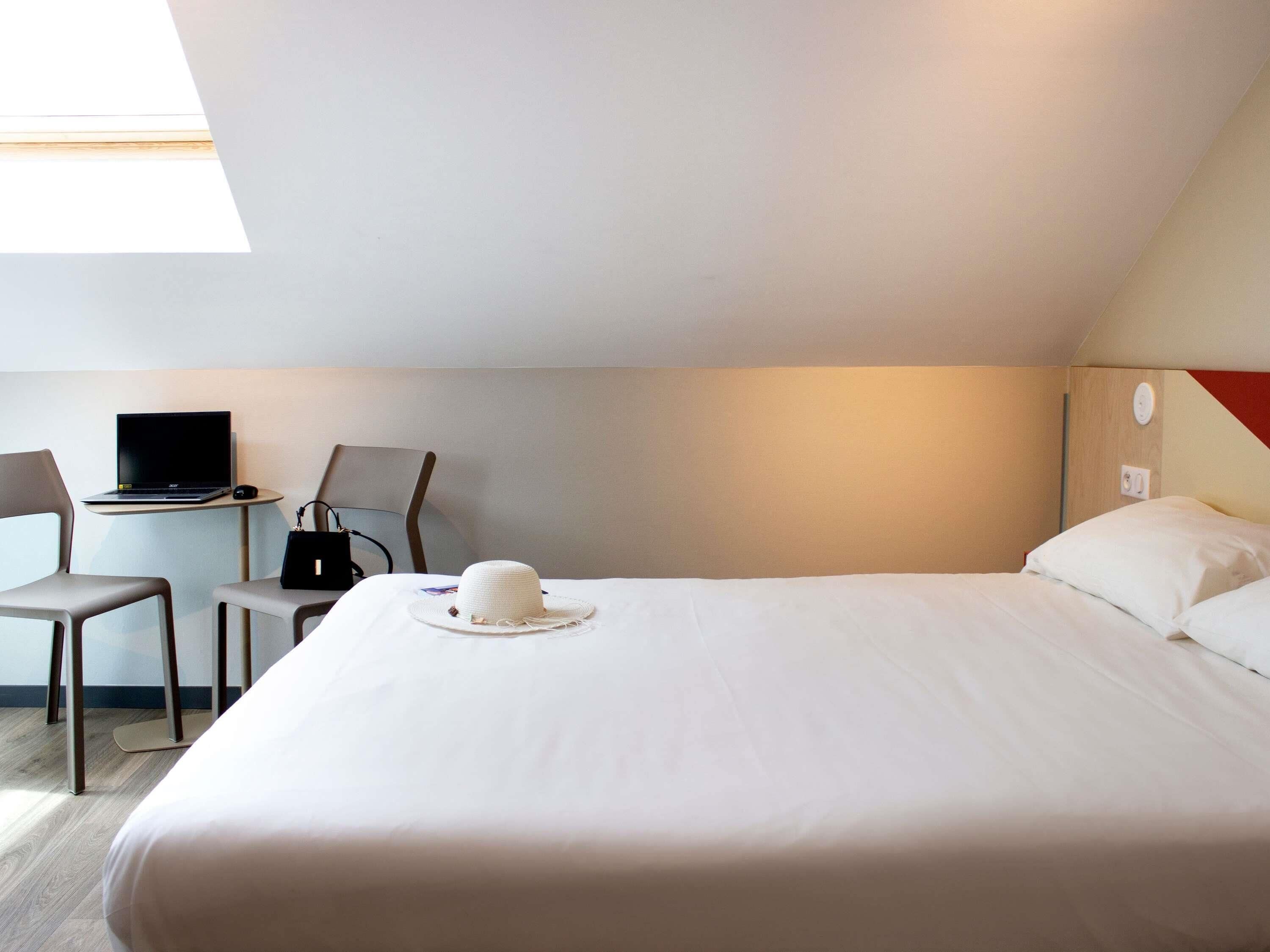 Quarto casal premium, 1 cama de casal | Individualmente mobiliados, Wi-Fi de cortesia, roupa de cama