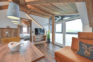 Apartamento, vista para a montanha (Appartement 7) | Sala de estar | TV de ecrã plano