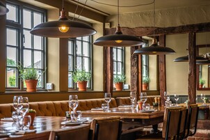 Pequenos-almoços, almoços, jantares servidos, cozinha britânica 