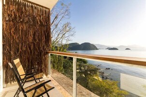 Quarto casal, banheira de imersão, vista para o oceano | Vista do quarto