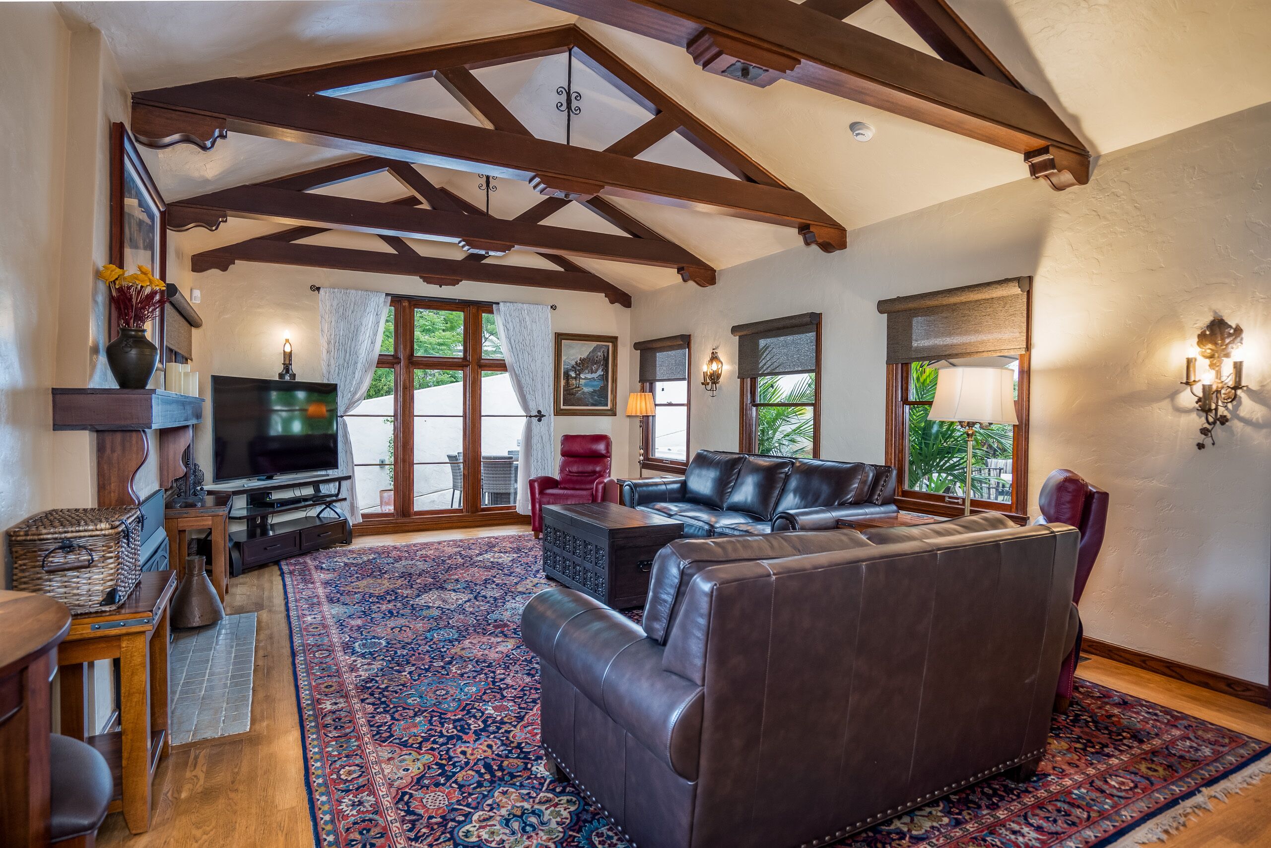 Premier Town Villa In The Yosemite Area With Hot Tub, Patios And Sport Court - Mariposa, CA