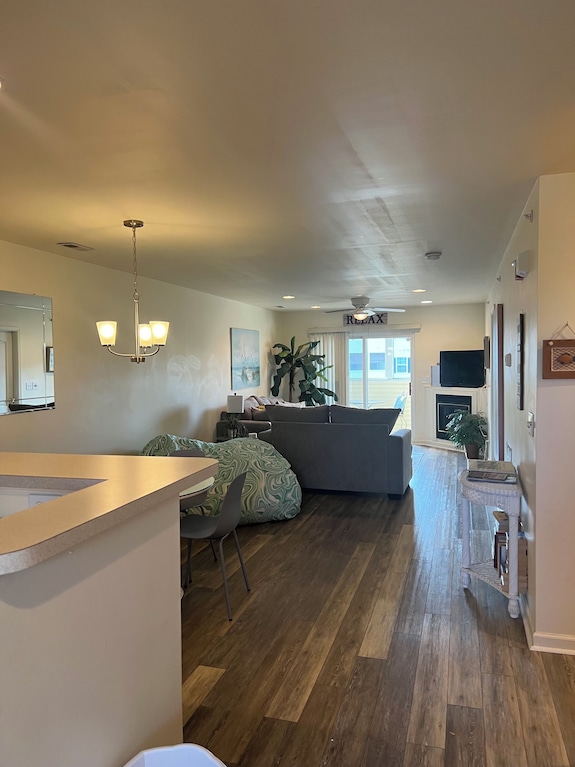 Spacious Condo With Pool Near Beach- New Floors And Furniture! - Delaware