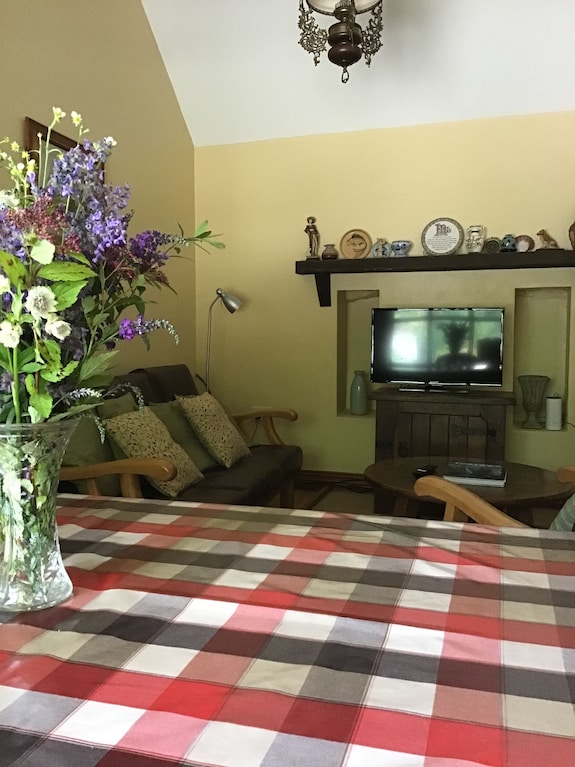 Charming Old-world Country Cottage, Near Adare - Ireland