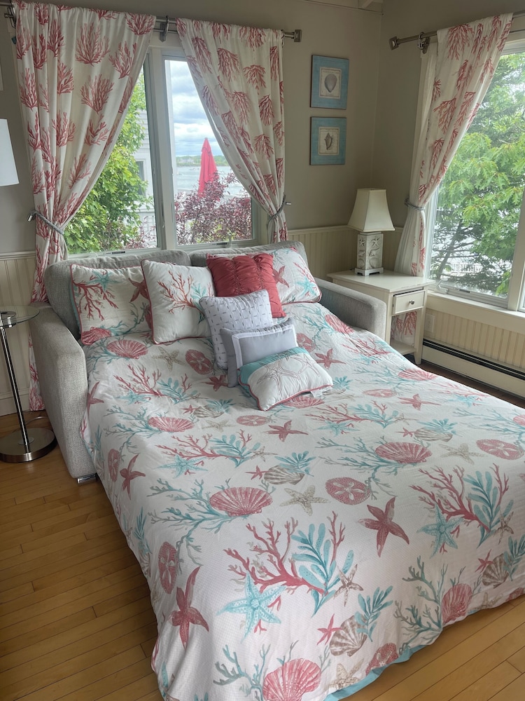 1 Room Luxury Ocean Front Studio Cottage - Yarmouth, ME