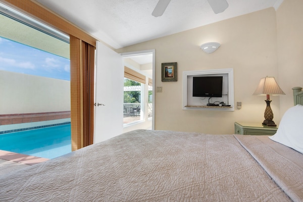 The Oasis. A Private Pool Villa . Walk To Sapphire Beach.. Generator - U.S. Virgin Islands