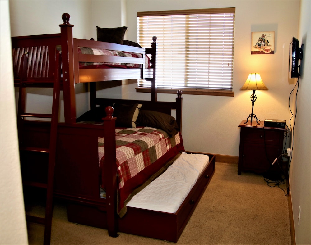 3br / 3ba Home 3 Blcks 2 Granby Rnch Base, Wifi, Xbox, Tafelvoetbal, 2kng Bd, Slaap 10 - Granby, CO