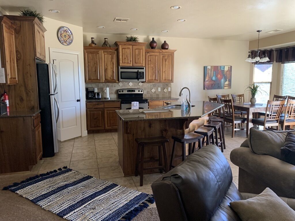 Spacious 3000 sq ft Home Parking galore Next to Sand Hollow Reservoir A ...