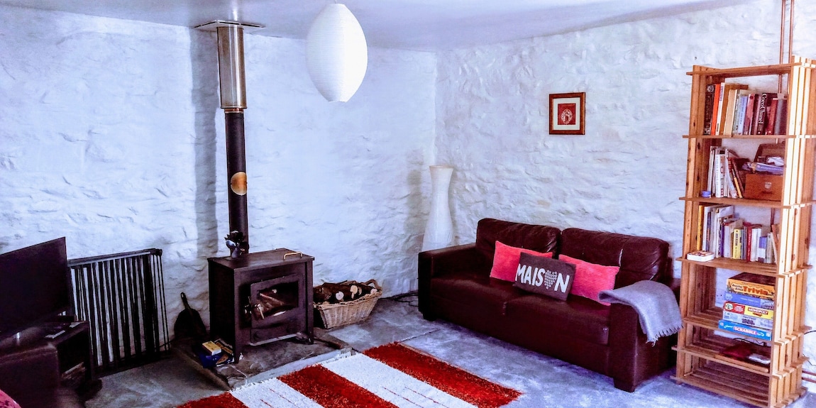 A Spacious Yet Cosy Eco Converted Dairy Barn, Situated Within A Vineyard. - Pembrokeshire
