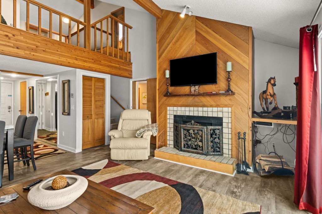 Summit Village - Great Location - Updated 3 Bedroom; 5 Beds; 3 1/2 Baths - Torch Lake, MI