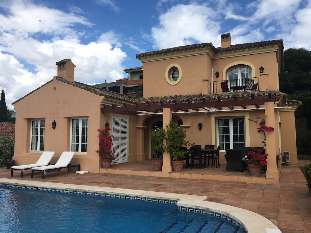 3 Camere Da Letto, 3 Bagni, Piscina Privata Riscaldata, Vista Sul Giardino E Sul Campo Da Golf - San Roque