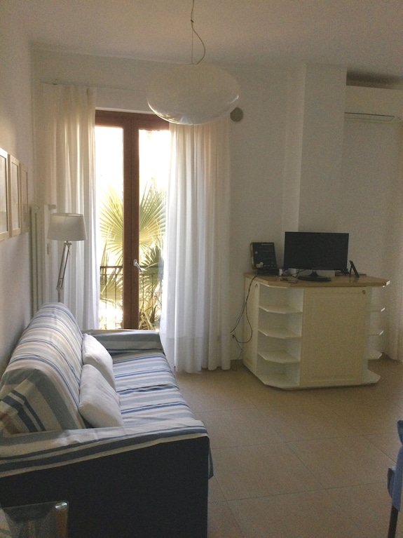 Appartamento 2 Camere 2 Bagni, Garage E Terrazzo Vicino Al Mare - Alassio