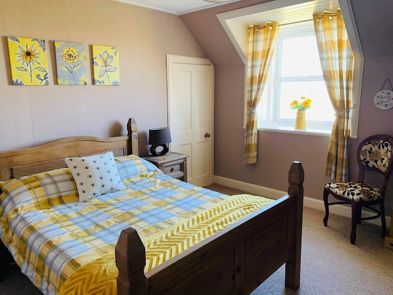 Luxury Self-catering Traditional Family Farmhouse In John Ogroats, Caithness - The Castle & Gardens of Mey