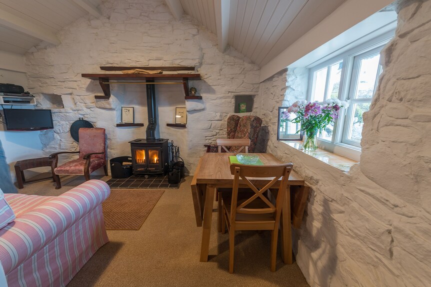 An Irish Idyll - Traditional Stonewall Cottage Nestled In Hills Above Downings - Scotland