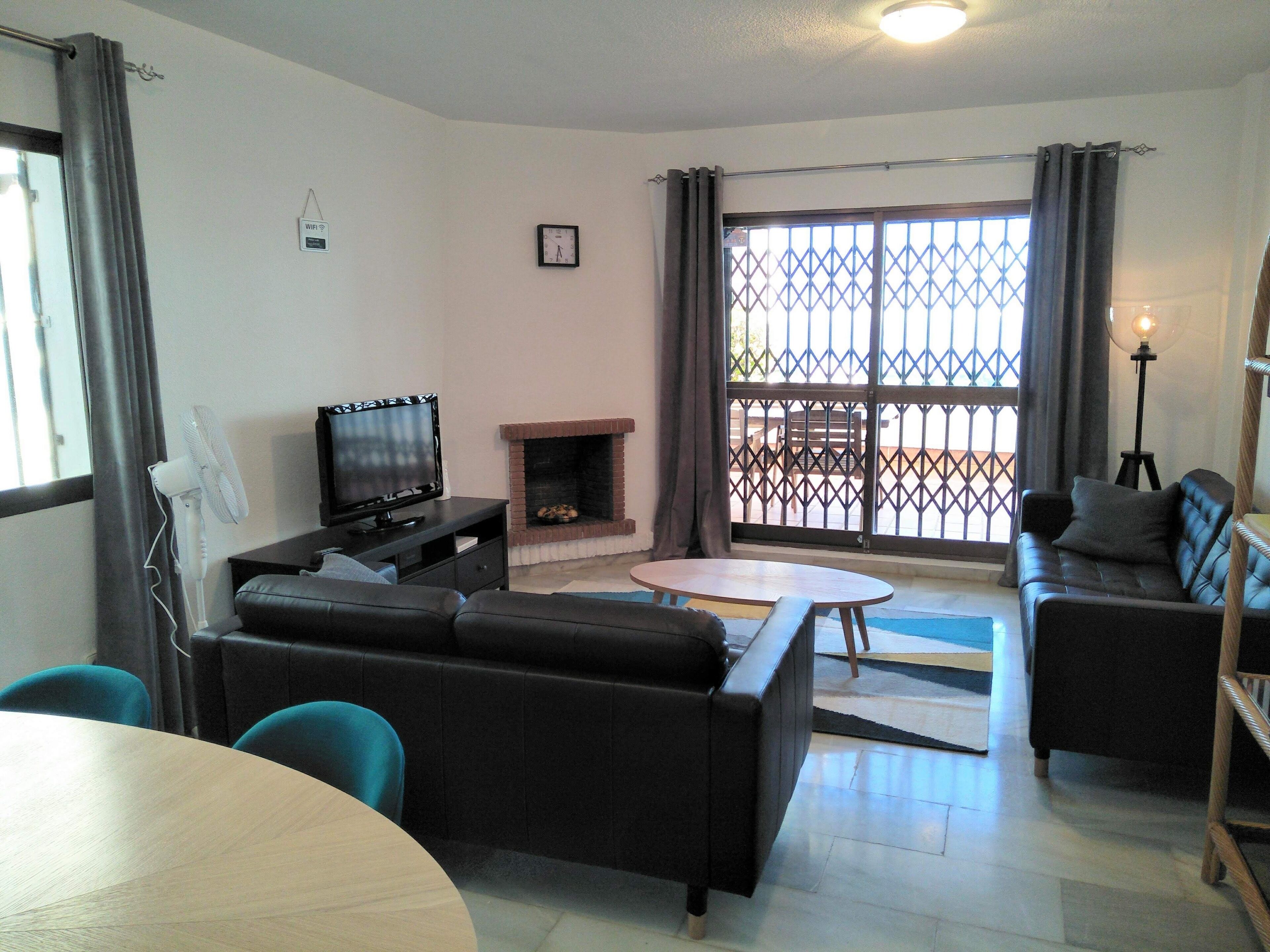 Apartamento Con Fabulosas Vistas Al Mar, Excelentes Instalaciones, Piscina Cubierta Climatizada - Calahonda