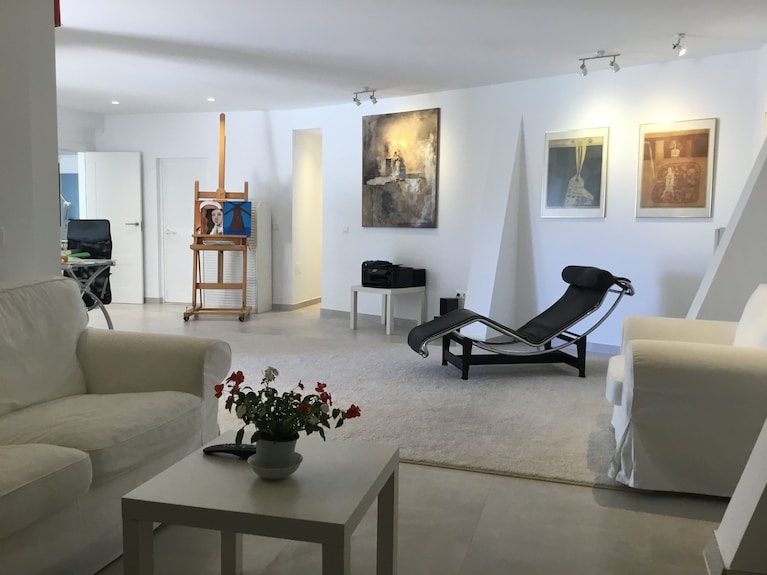 Lovely Andalucian Villa In A Quiet, Green Neighborhood - 埃斯特波納