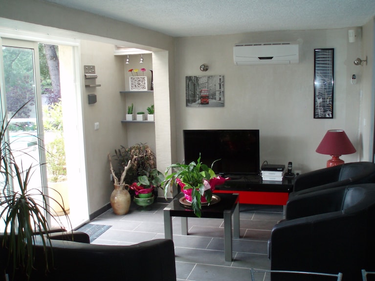 The Creeks, The Sea, The Hikes And A Beautiful Apartment With Swimming Pool. - Marignane