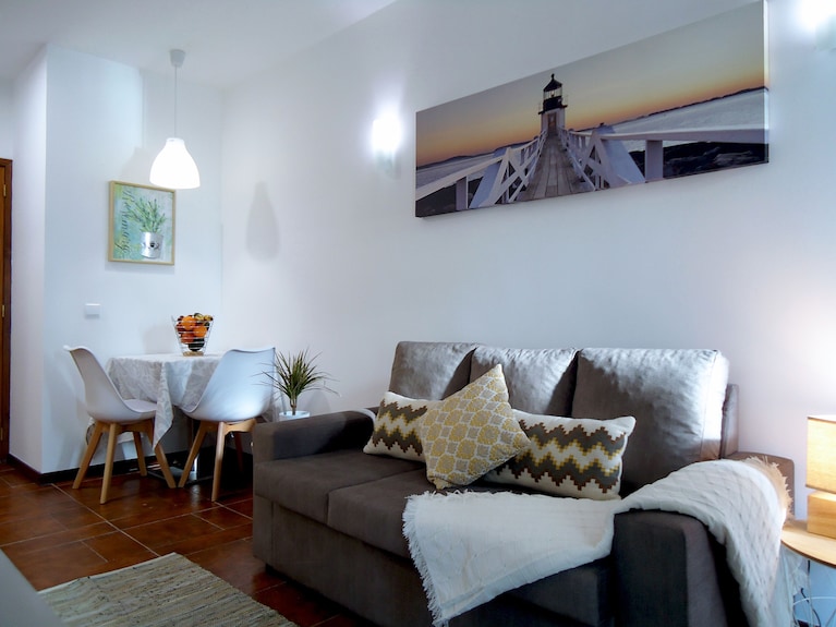 Bright Ocean Front Apartment - 馬德拉