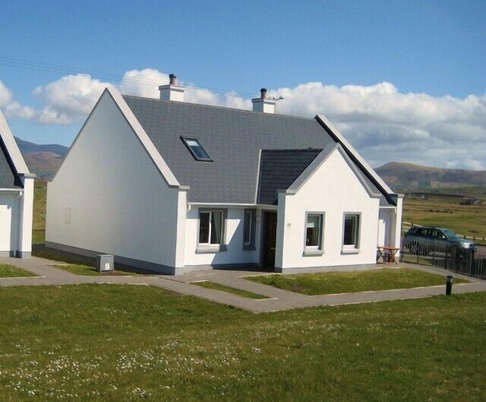 New Cottage Beside Golf Course On Dingle Penninsula, Atlantic Views - County Kerry