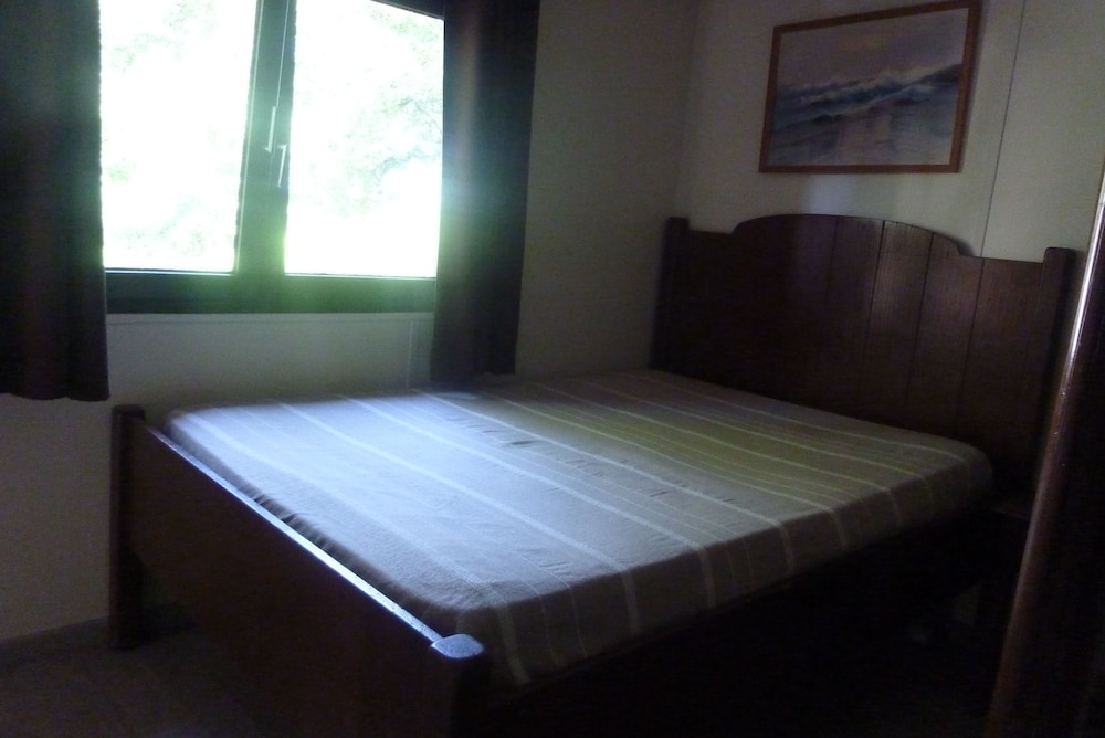 Chalets In The Countryside On Wooded Grounds, Pets Welcome - Calvados