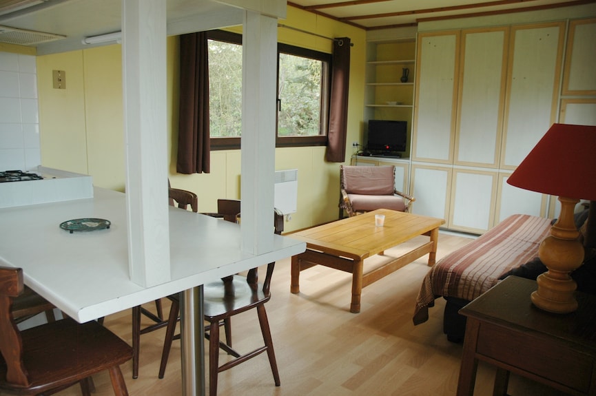 Chalets à La Campagne Sur Un Terrain Boisé, Animaux De Compagnie Acceptés - Normandie