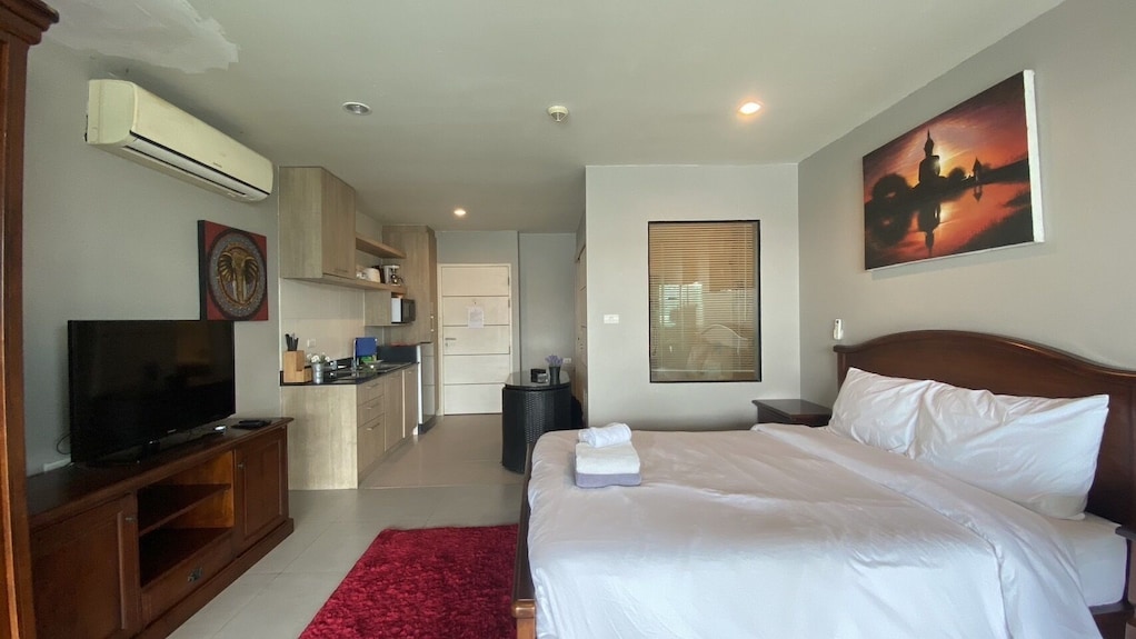 Amazing Vue On Patong Bay - Patong Beach