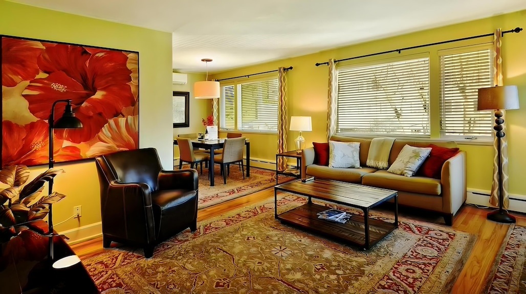 Fabulous 2bd Condo - Ac - Private Deck With View - 5 Star Ratings - Seattle, WA