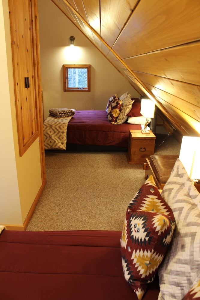 Luxury Mt. House Govt. Camp Holiday, Ski, Board, Hike, Wine! Sleeps 8, Dog Ok - Mount Hood, OR