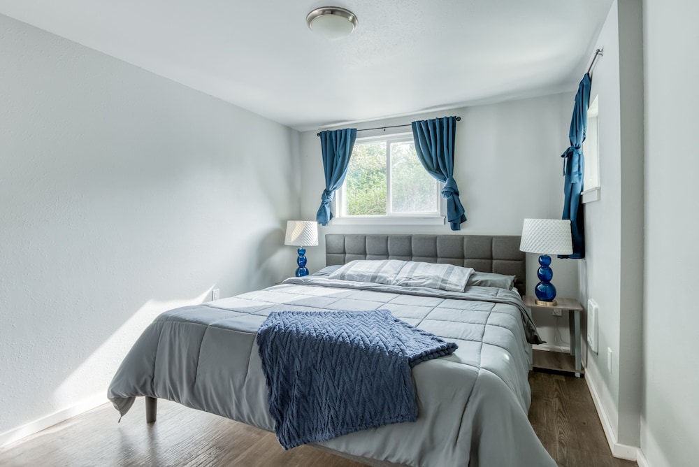 Surf Haven Unit B W/ Fire Pit Walking Distance To Surfing Beaches - Depoe Bay, OR