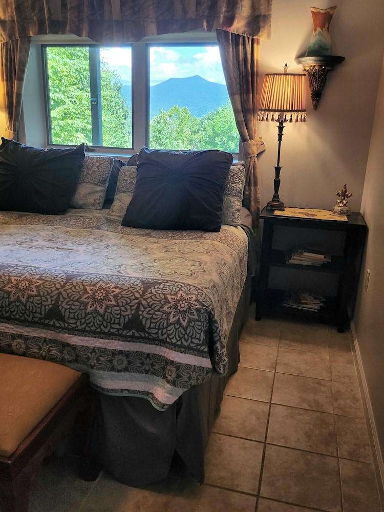 Beautiful Smoky Mountain Home 2/2 Bb Incredible View! - Sylva, NC