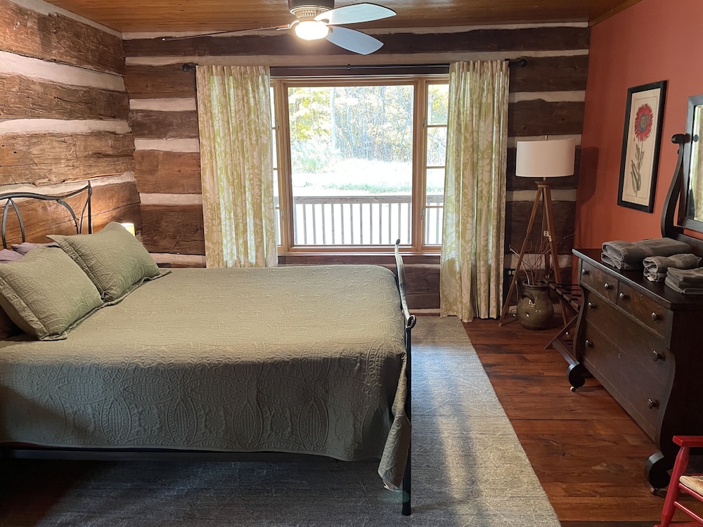 Cabin With Modern Kitchen, Fireplace, Porch! 20% Weekly Discount Feb-apr! - Egg Harbor, WI