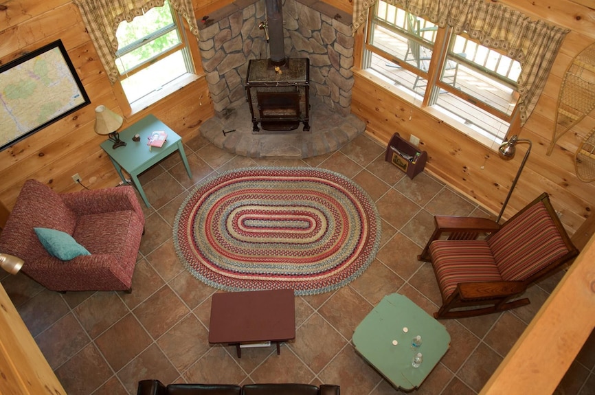 ホワイトマウンテンのログキャビン - ニュー・ハンプシャー州