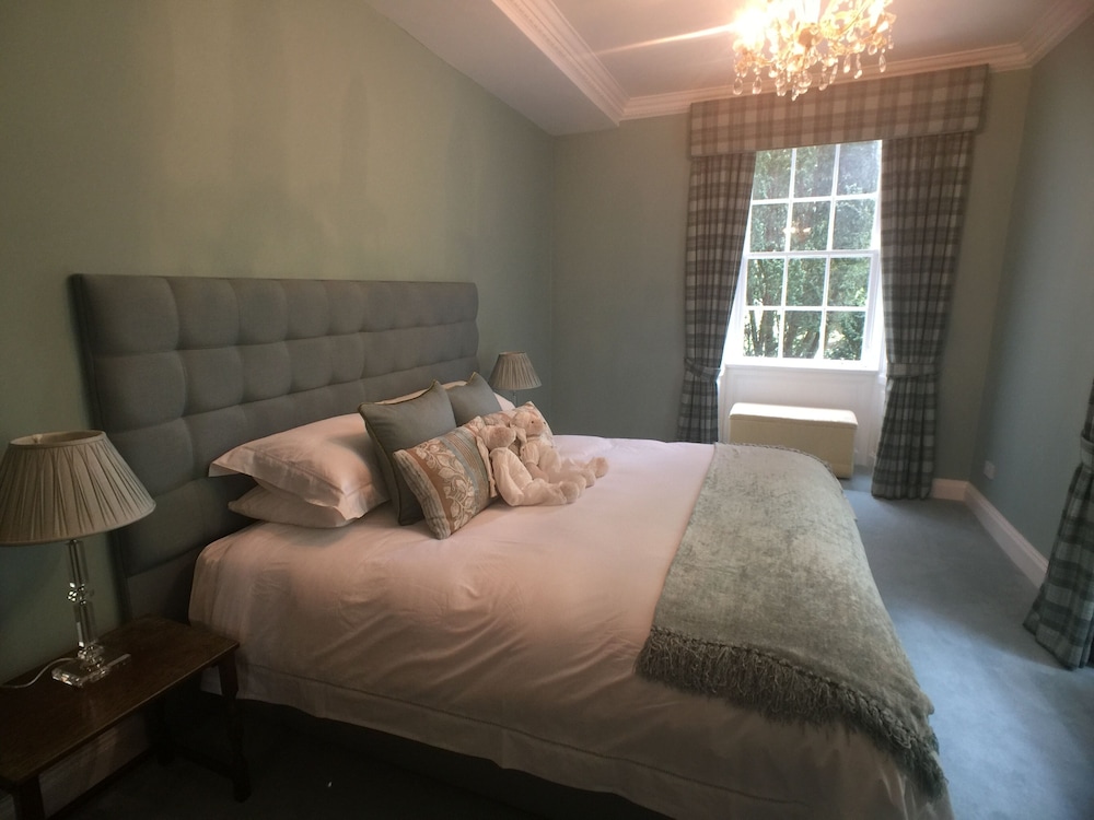 Historic Apartment In Colinton Village With Car Parking - Edinburgh