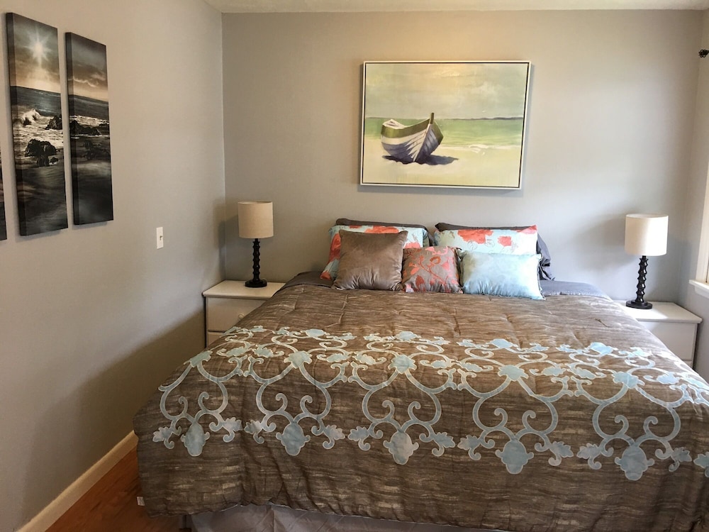 New! Tranquil Oceanfront Gem With Hot-tub 3 Bdrm + Den, 3 Bath - Yachats, OR