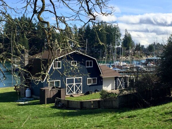 The Beach Barn - Puget Sound Low Bank Waterfront, Case Inlet in Allyn ...