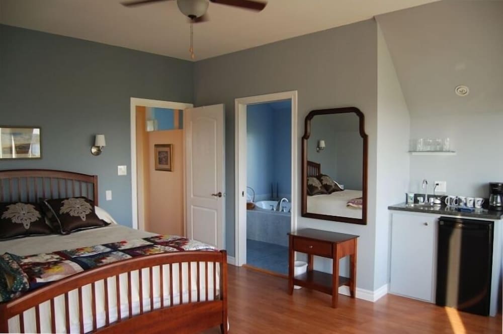 Minutes From Beautiful Beaches - Luxury And Comfort With A Fabulous View - Prince Edward Island