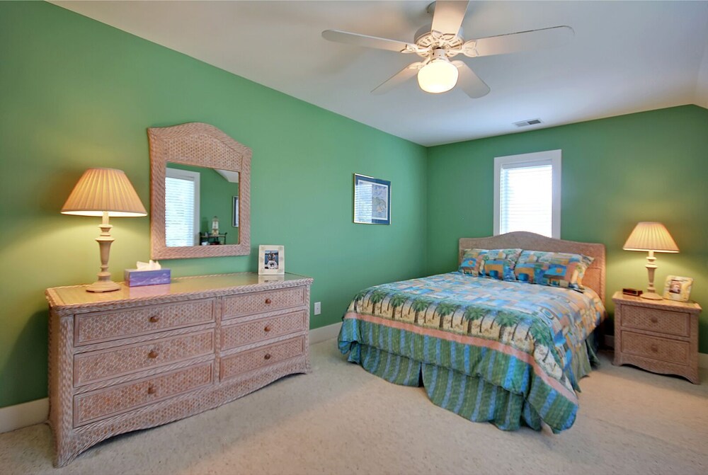 Classic And Cozy Iop Beach Home, Family-friendly, Walk To Marina! - Isle of Palms, SC