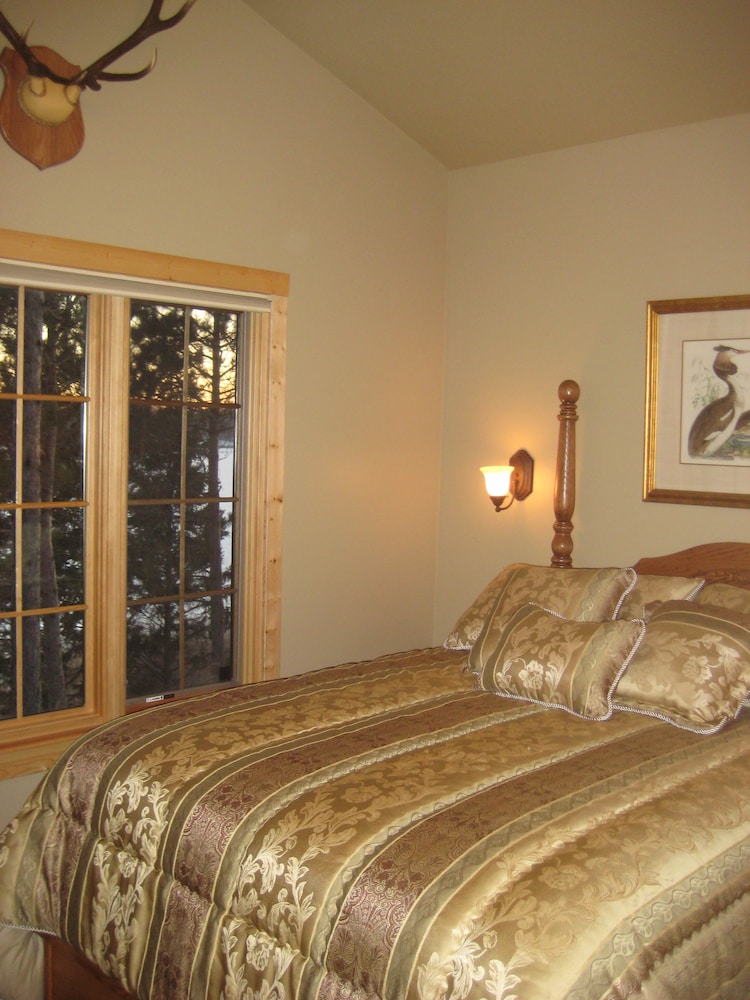 Architect Designed, Waterfront, One Bedroom Cabin Suite - Breezy Point, MN