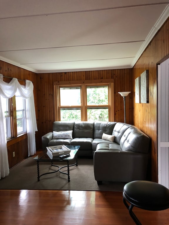 Cozy New England Beach Cottage With Private Beach & Boat Ramp, Incredible Views - 로드아일랜드