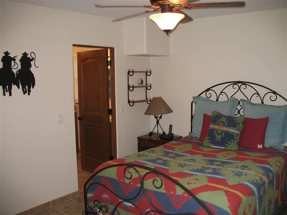 4 Bedroom Plus Den/office 3 Bath Private House W/pool & Hot Tub In Palm Spring - Palm Springs, CA