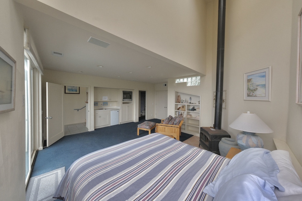 Great Value - In Bodega 4/bedrooms/4baths, Hot Tub/pool Table On Bb Golf Course - Jenner, CA