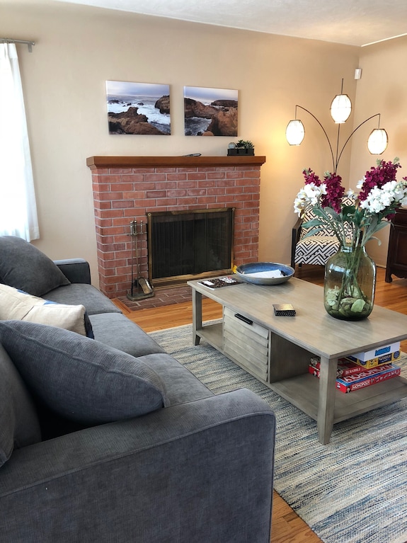 Charming Fifties-style Cottage\n30 Days Minimum Stays Only - 몬트레이 만