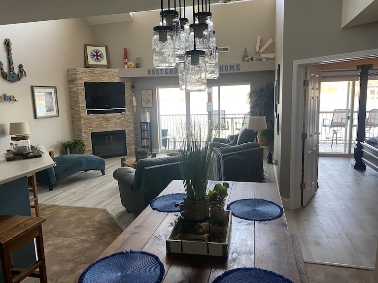 Lakefront Miramar Condo 3 Br 2 Ba + Loft, Pool, Great View, Wifi - Camdenton, MO