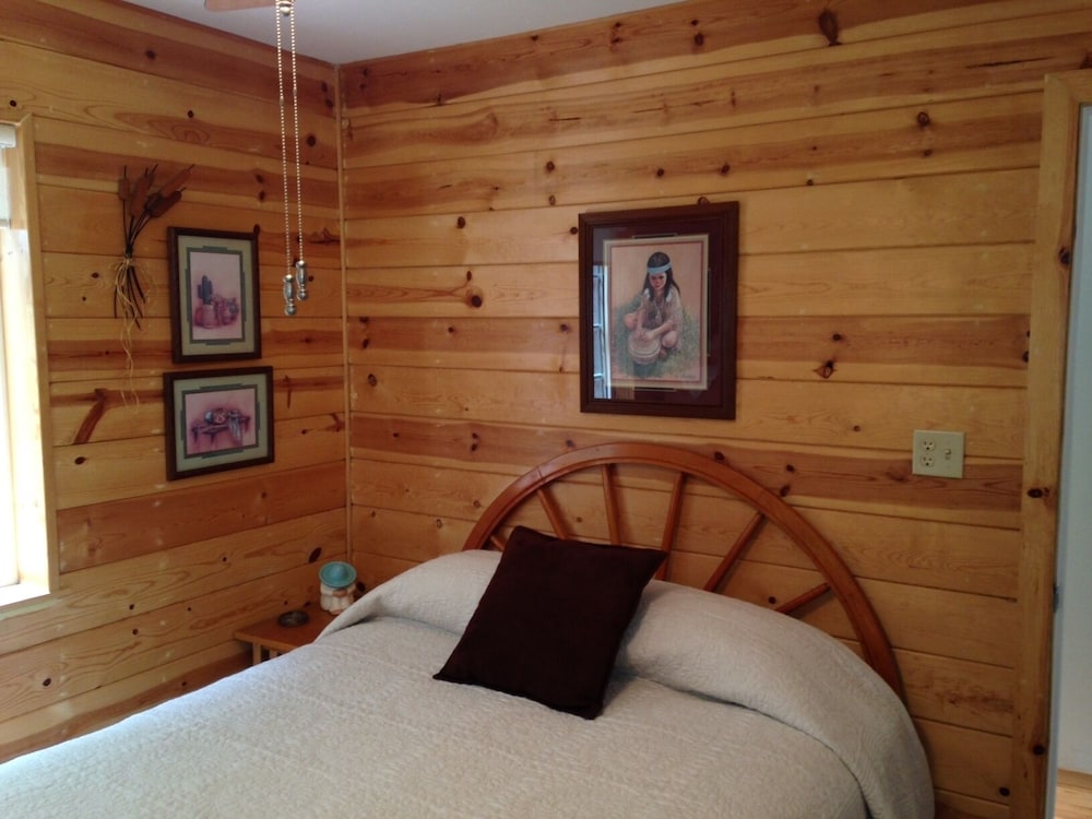 Donna's Doll House Located 4.5 Miles From Sequoia National Park. - Sequoia National Park