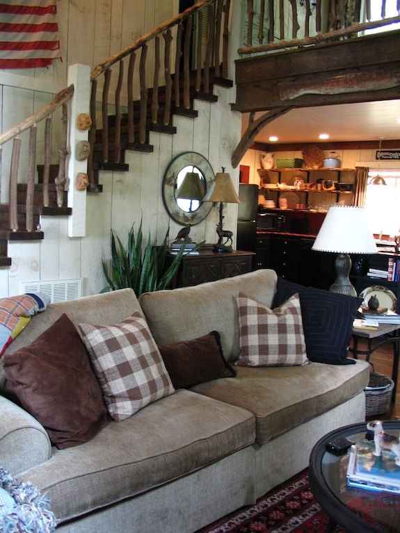 Alojamiento Rústico Y Sofisticado - Brevard, NC