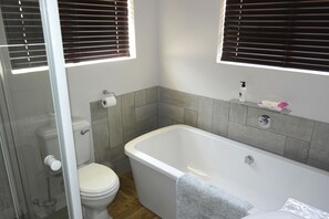 Vila luxo | Banheiro | Produtos de toalete grátis, secador de cabelo