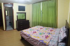 Quarto econômico, várias camas | Ferros/tábuas de passar roupa, Wi-Fi de cortesia, roupa de cama