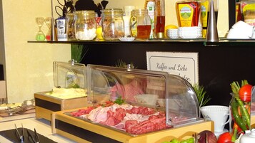 Pequeno-almoço tipo buffet diário incluído 