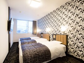 Quarto Triplo, não fumadores | Secretária, cortinas/cortinados opacos, Wi-fi grátis 