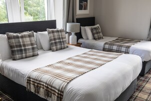 Quarto Quádruplo Standard, várias camas, não fumadores, casa de banho anexa | Com decoração personalizada, Wi-fi grátis, roupa de cama fornecida